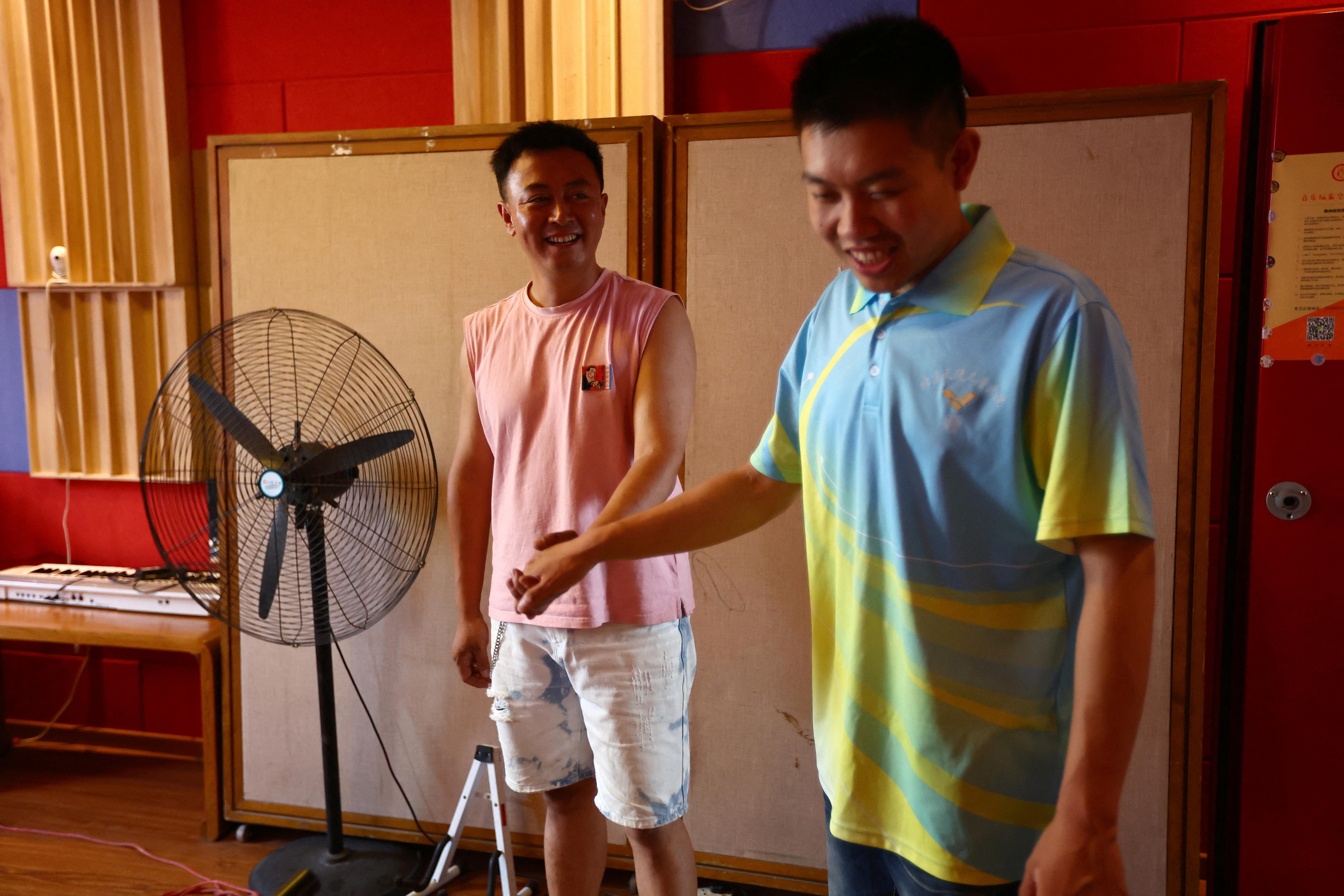 Music lessons give young people with autism in China a voice - ABC News