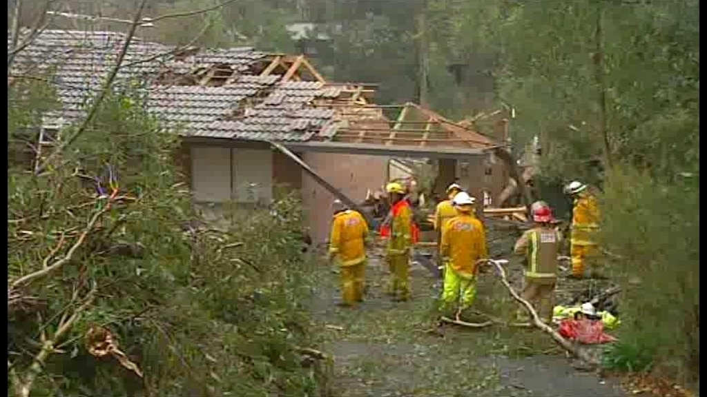 Residents left in dark after power outage - ABC News