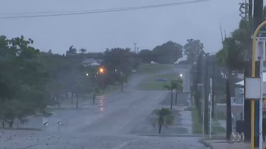 Bowen's weather intensifies as Cyclone Debbie approaches - ABC News