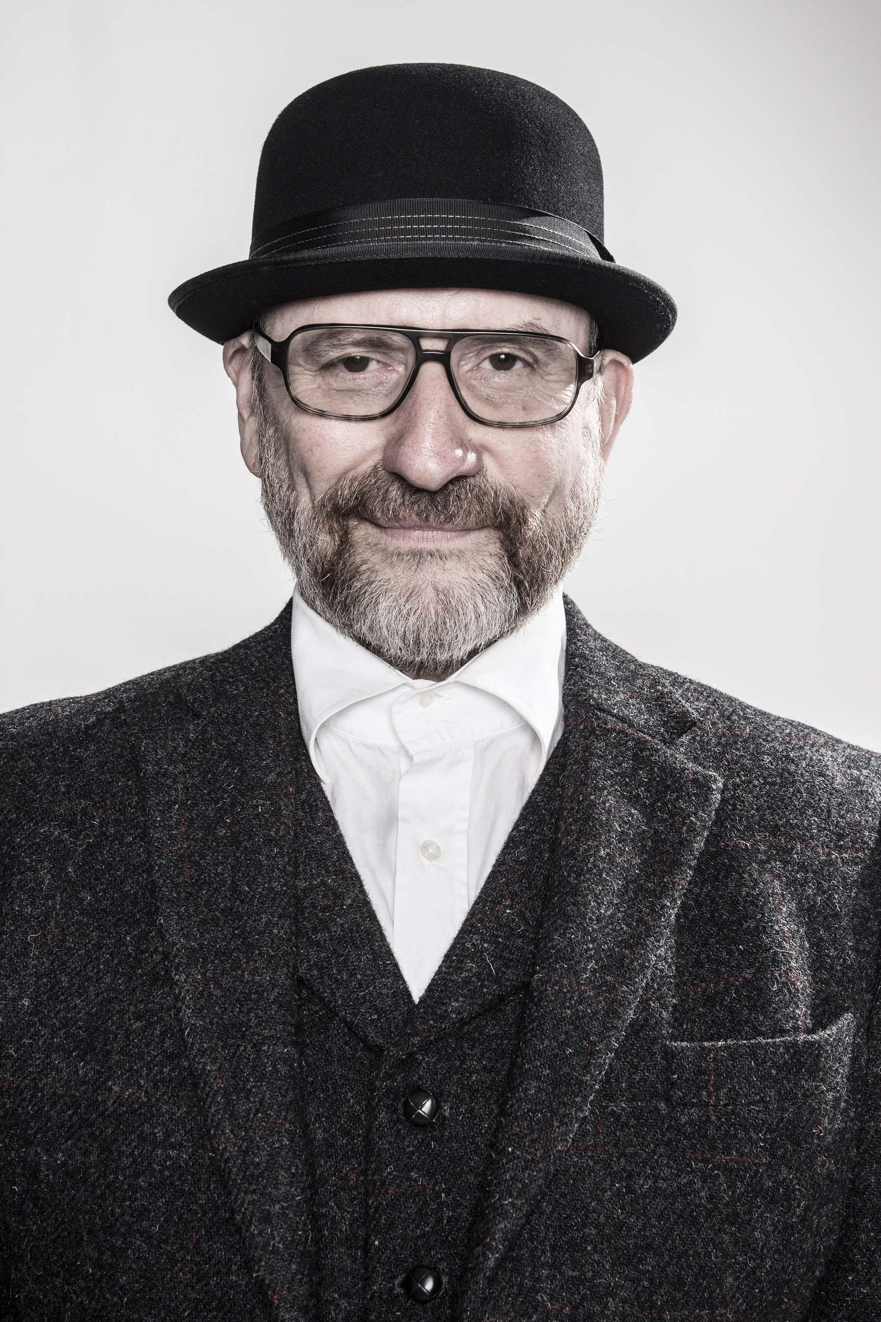 Aussie rock Colin Hay is headed back Down Under to tour his new album ...