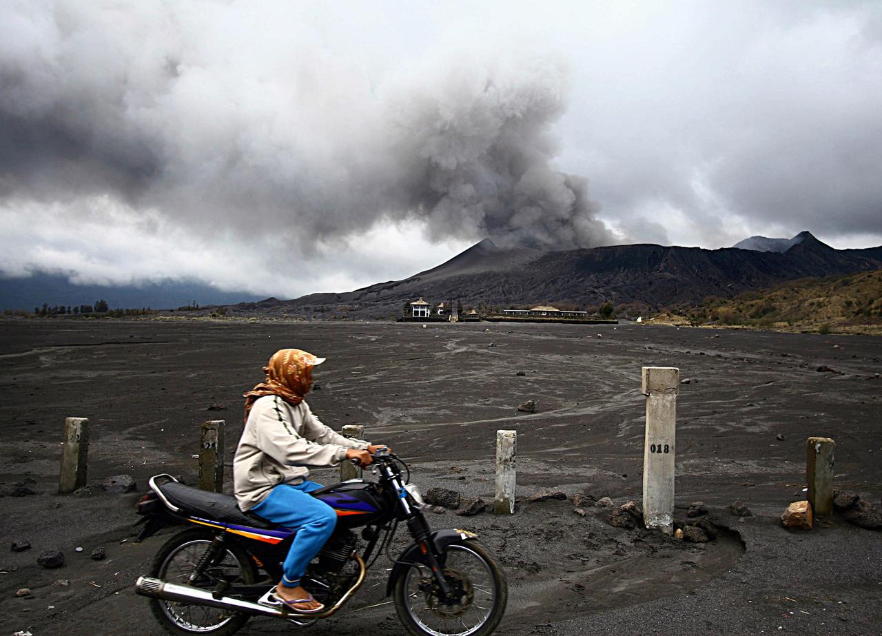 Volcano chaos, Darwin-Bali flight still under cloud - ABC News
