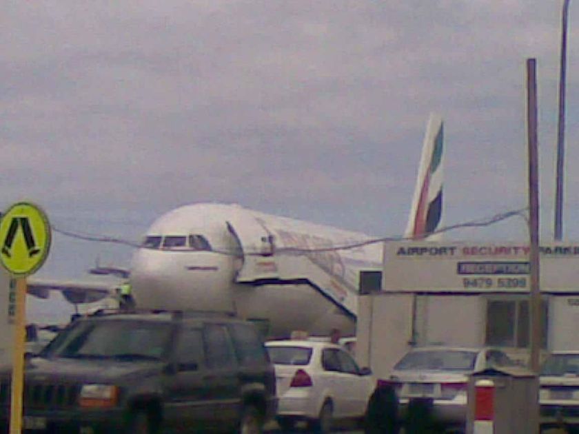 Emergency landing at Perth Airport - ABC News