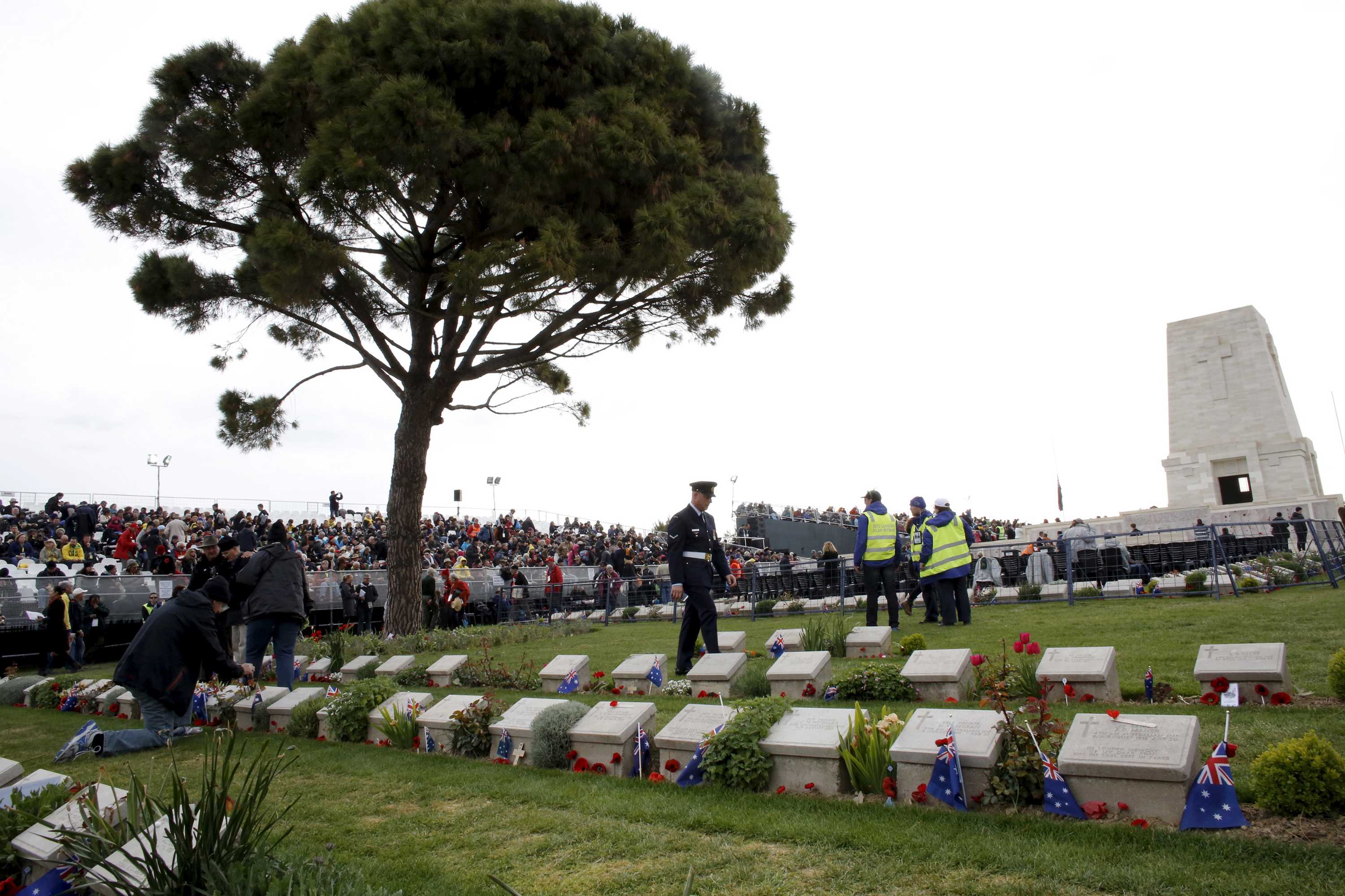 Gallipoli 2015: Hundreds of thousands attend Anzac centenary services ...