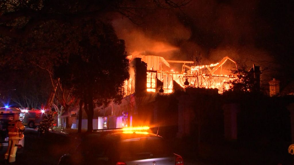 St Georges Road mansion in Toorak destroyed by blaze - ABC News