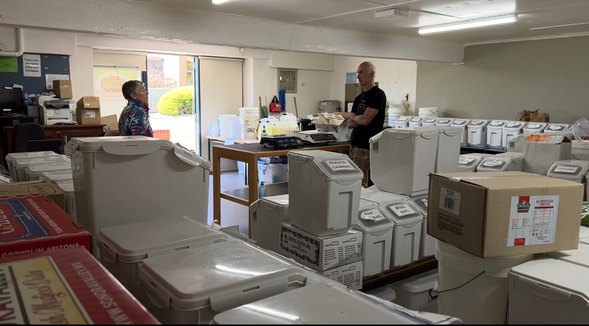 As single-use plastic ban starts in Victoria, shoppers tackle waste ...