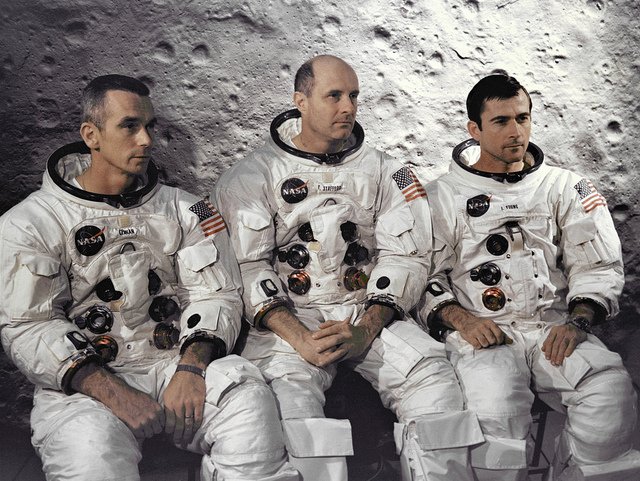 John Young, the legendary NASA astronaut who walked on the moon, dies ...