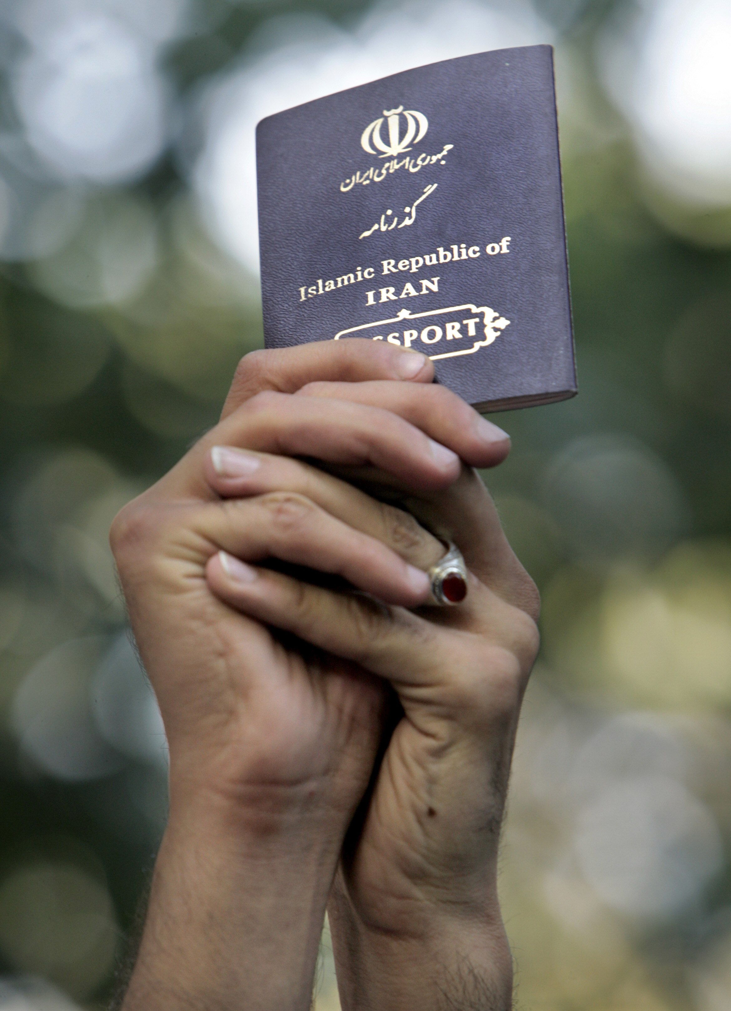 Police break alleged fake passports ring - ABC News