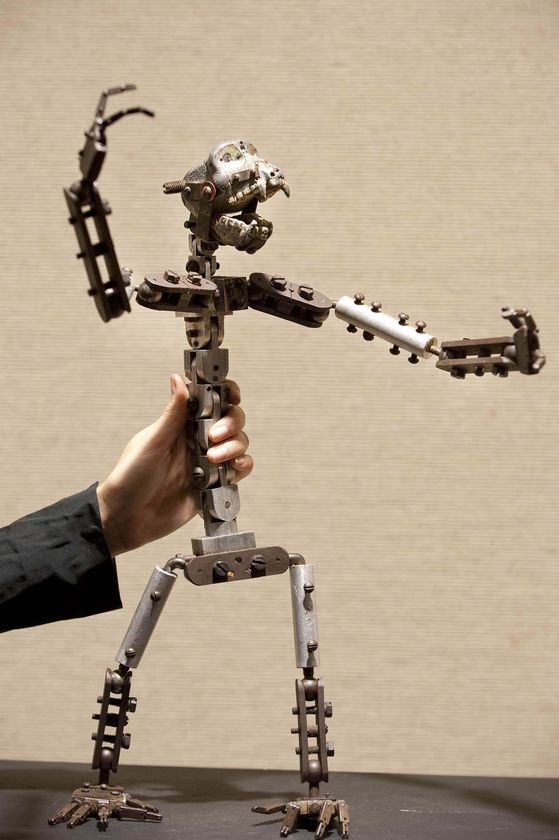 King Kong's metal skeleton sold - ABC News