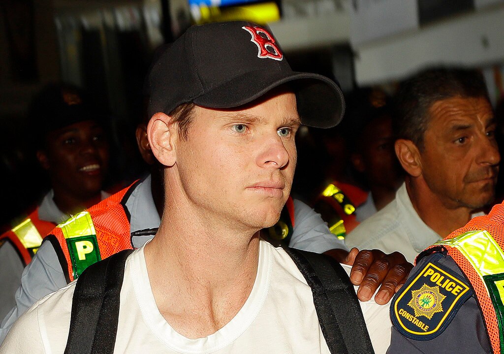 Steve Smith returns with the Australian team to Johannesburg for first ...
