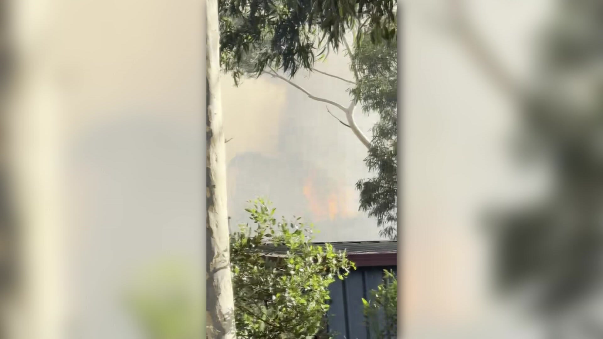 A bushfire in Perth's east comes close to a home in Darlington - ABC News