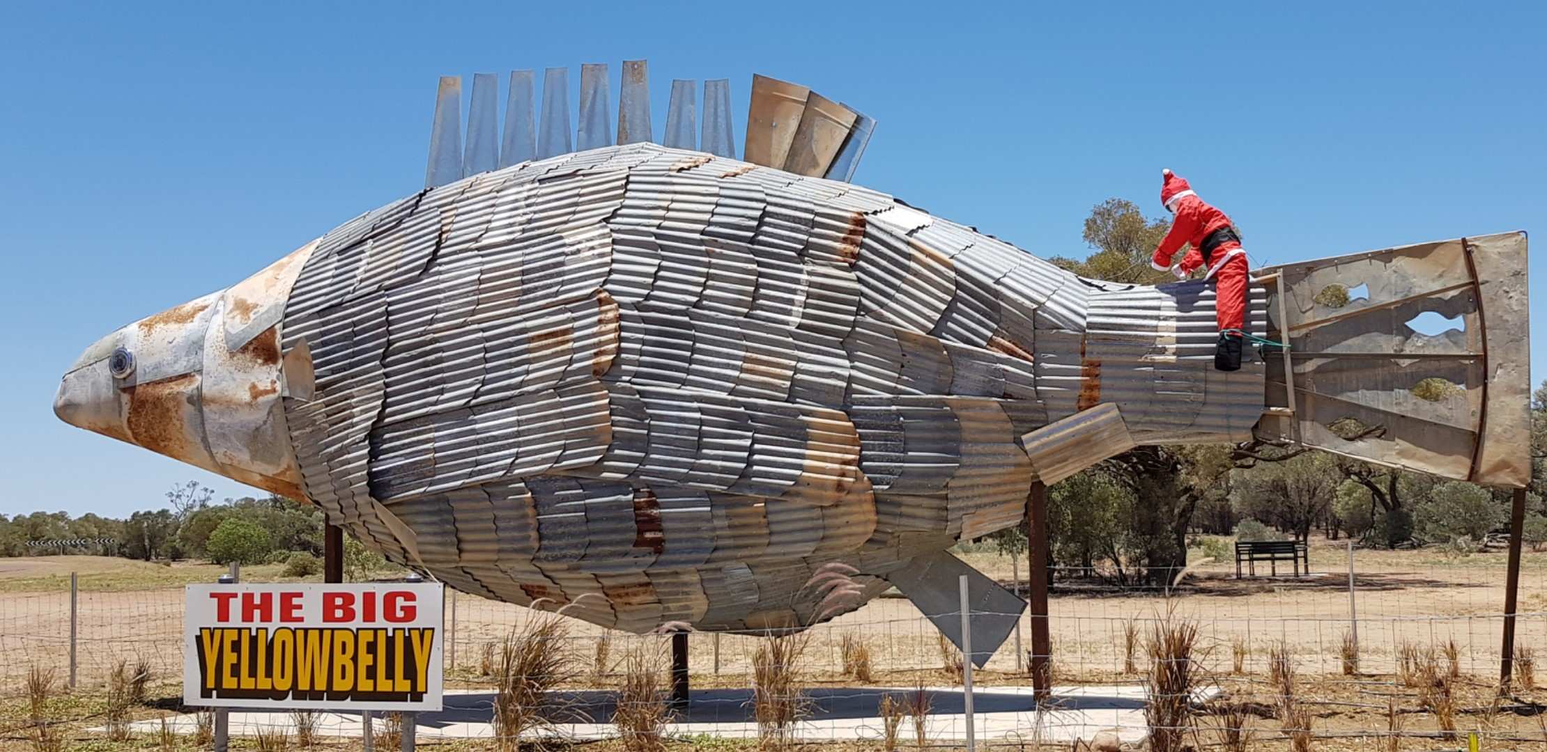 Outback Queensland's Christmas competition caused a run on red Santa ...