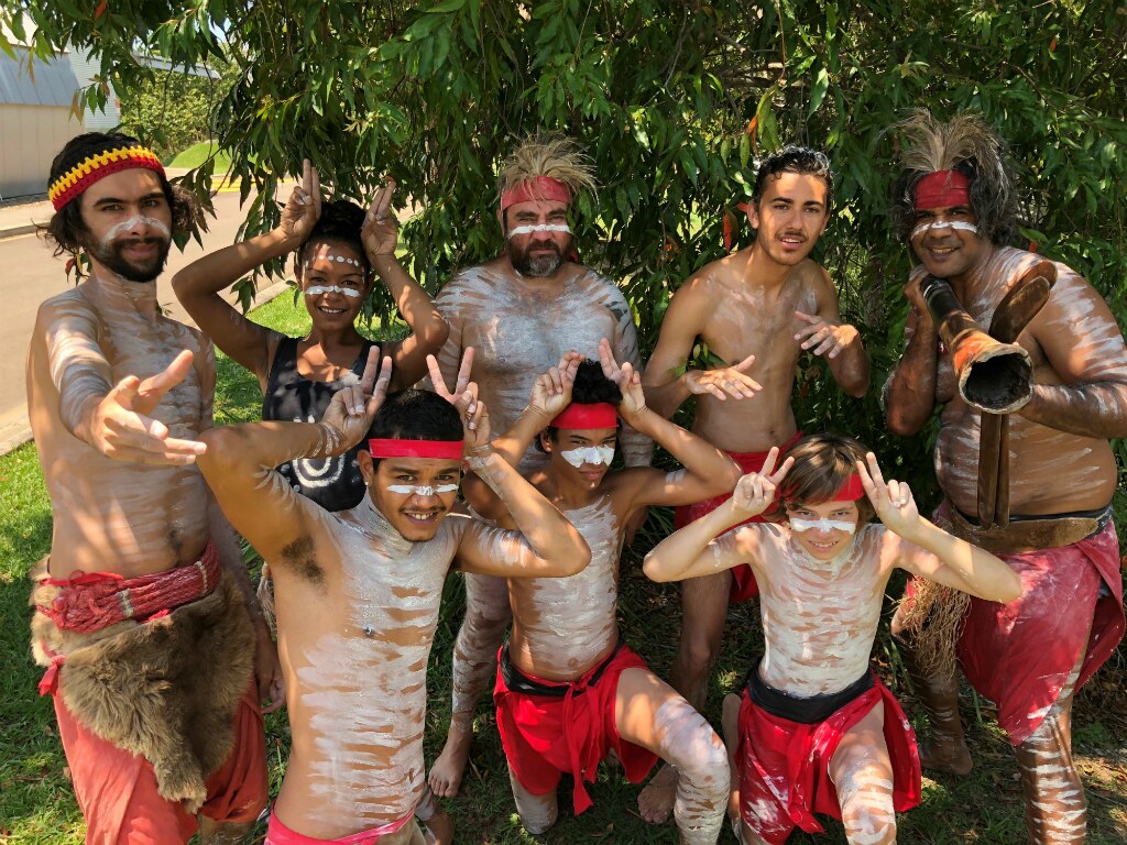Gubbi Gubbi dancers take students under their wings - ABC listen