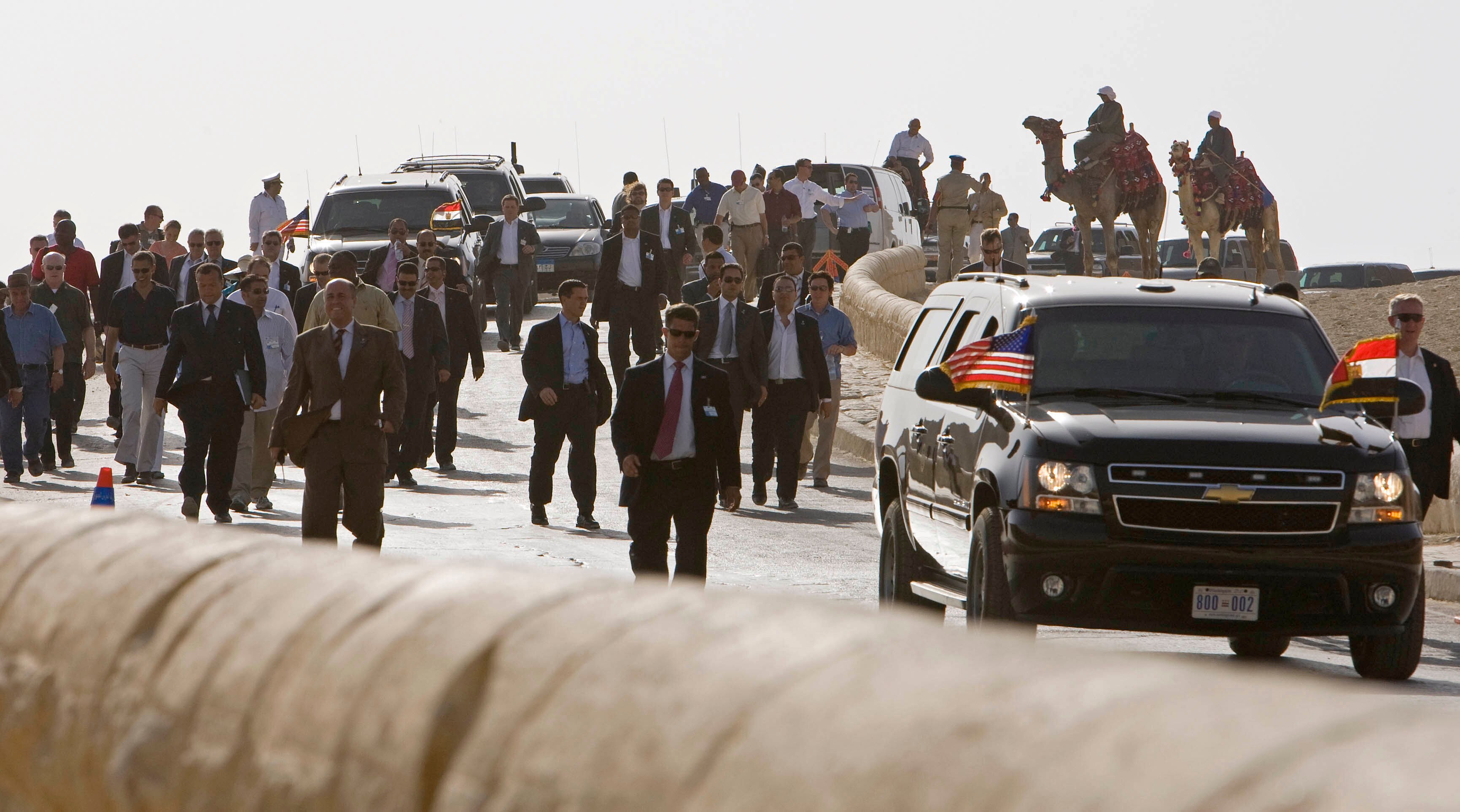 Obama: the entourage and the Beast - ABC News