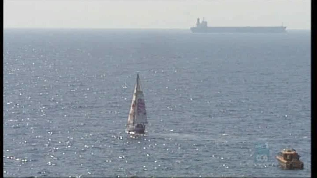 Teen sailor sets off for second record attempt - ABC News