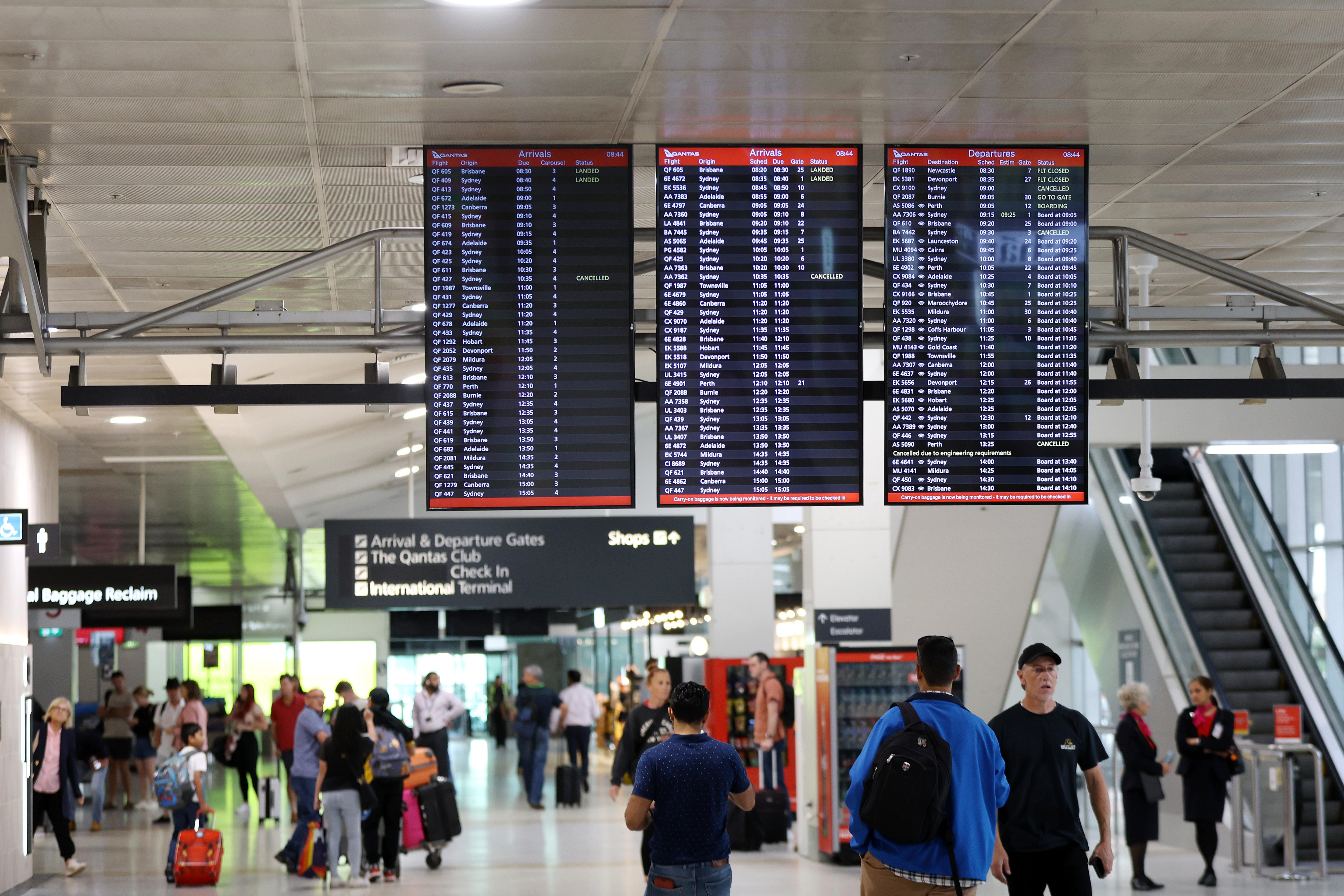 Qantas says majority of flights are 'on time' at airports as engineers ...