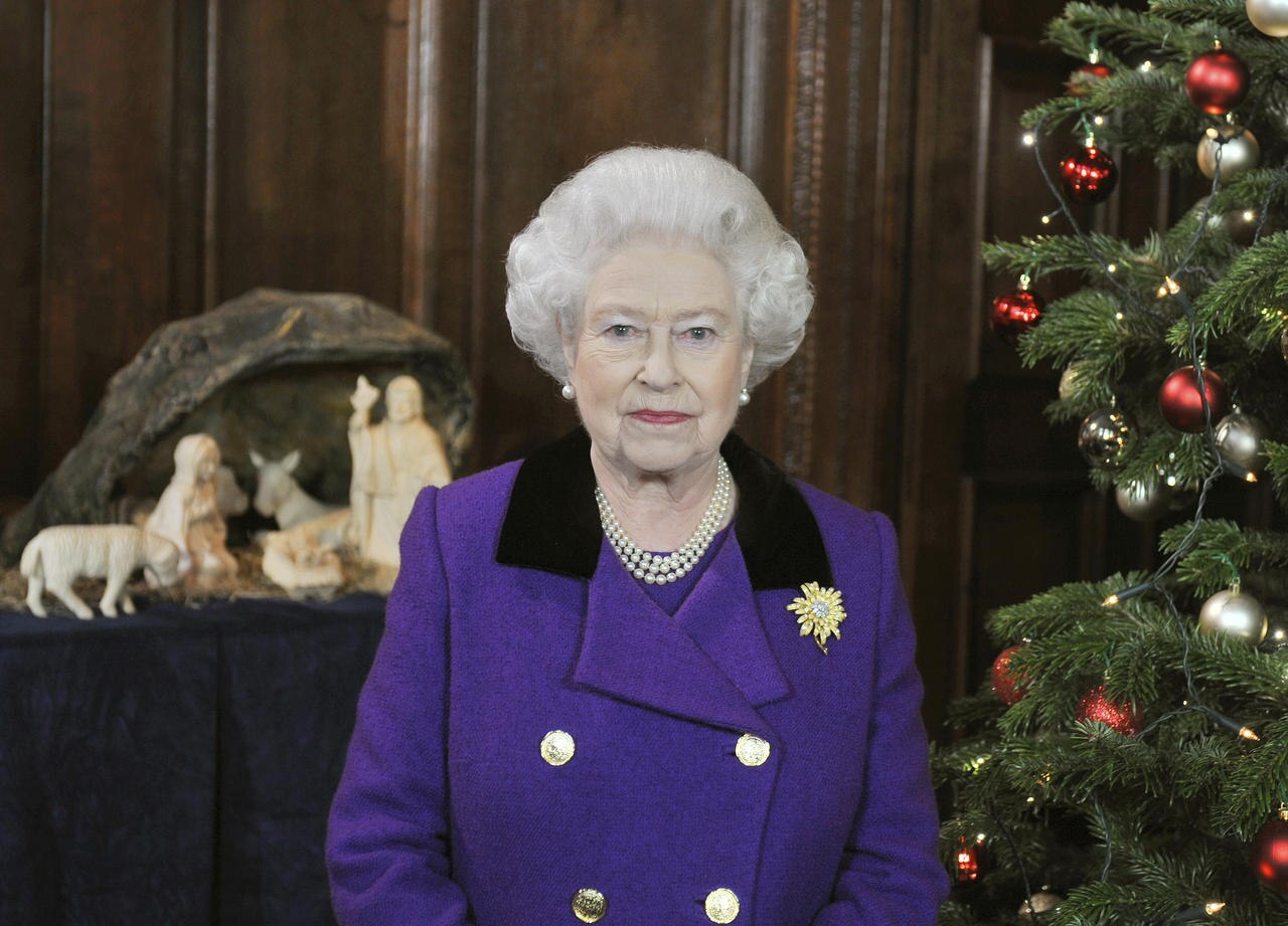 Queen to broadcast Christmas message in 3D - ABC News