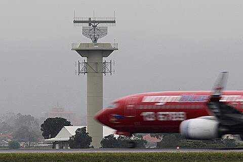 Radar safety boost for Adelaide Airport - ABC News