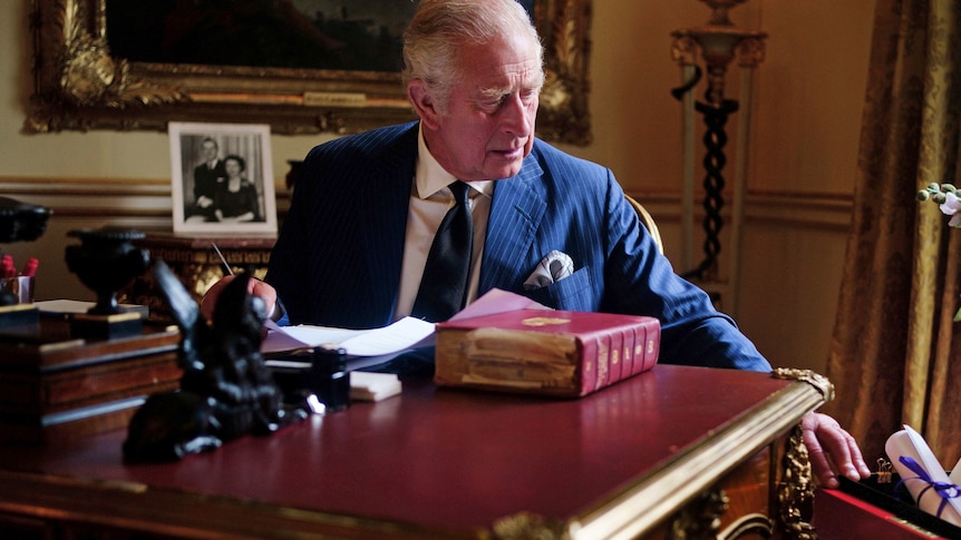 Buckingham Palace reveals King Charles III's new cipher - ABC News Buckingham Palace reveals King Charles III's new cipher - ABC News