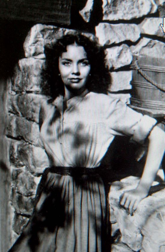 Oscar winner Jennifer Jones dead at 90 - ABC News