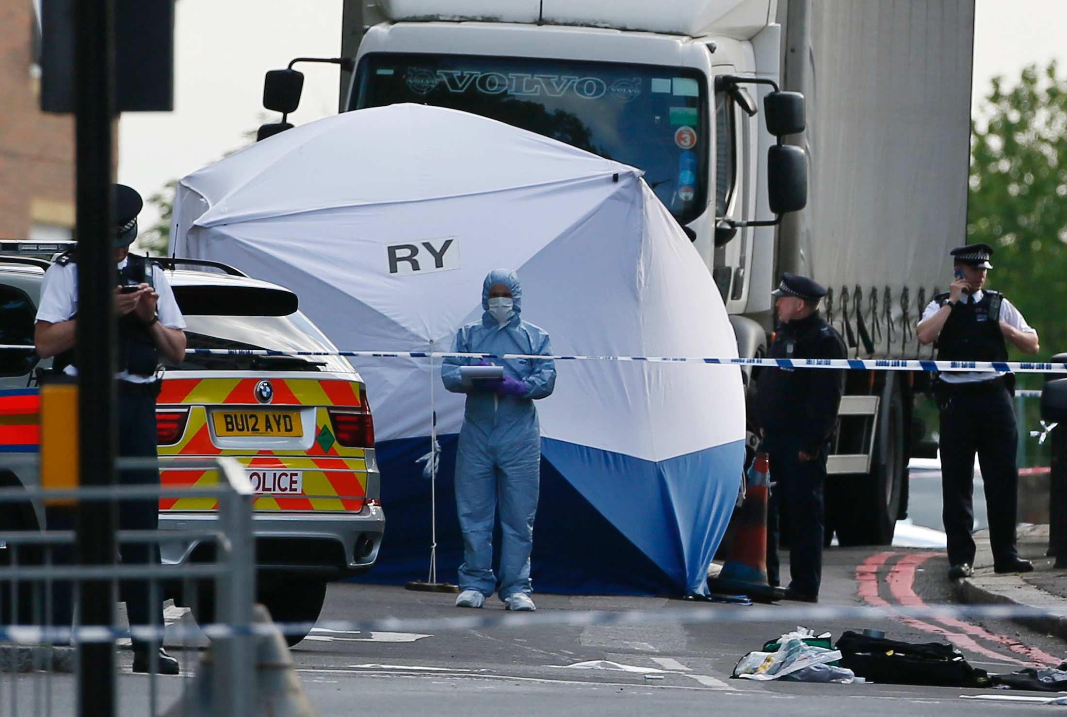 London terrorist attack: Man hacked to death with meat cleavers - ABC News