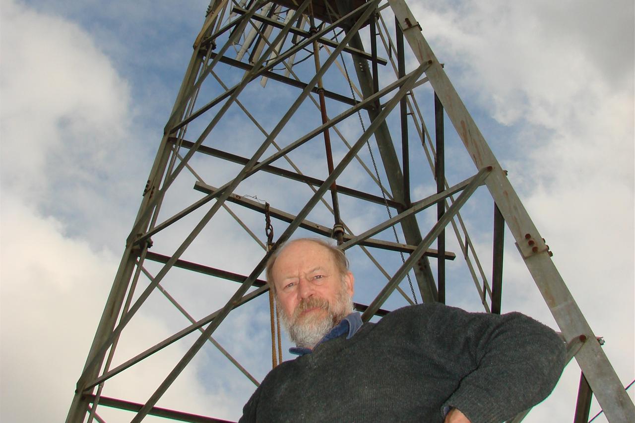 Windmill man - repairer of icon - ABC News