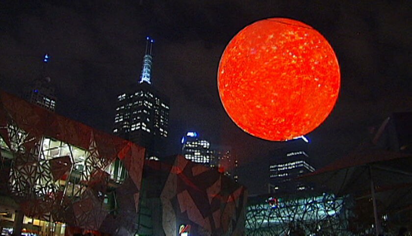 Giant sun rises on Federation Square - ABC News