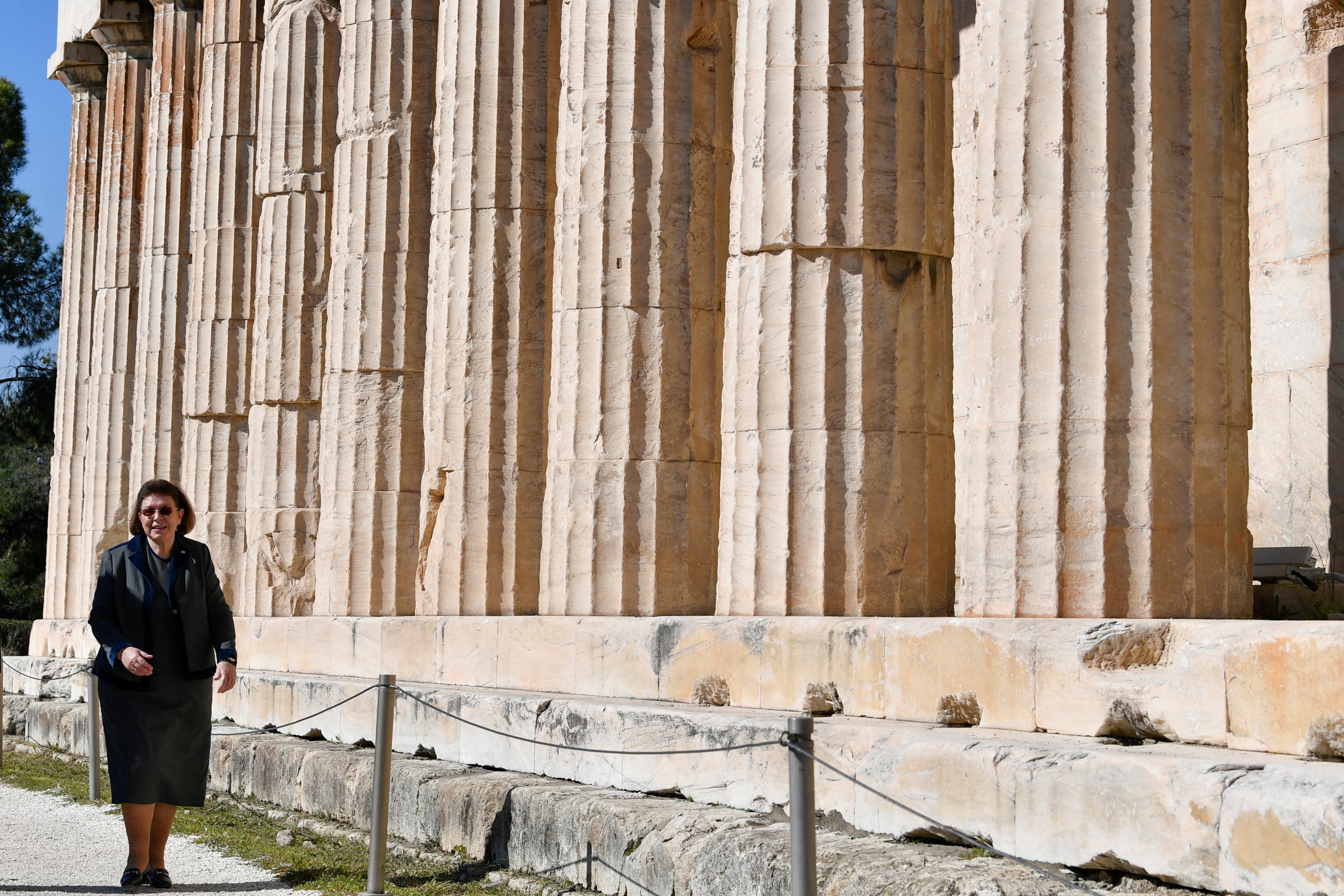 Greece recovers hundreds of looted artefacts, including bronze statue ...