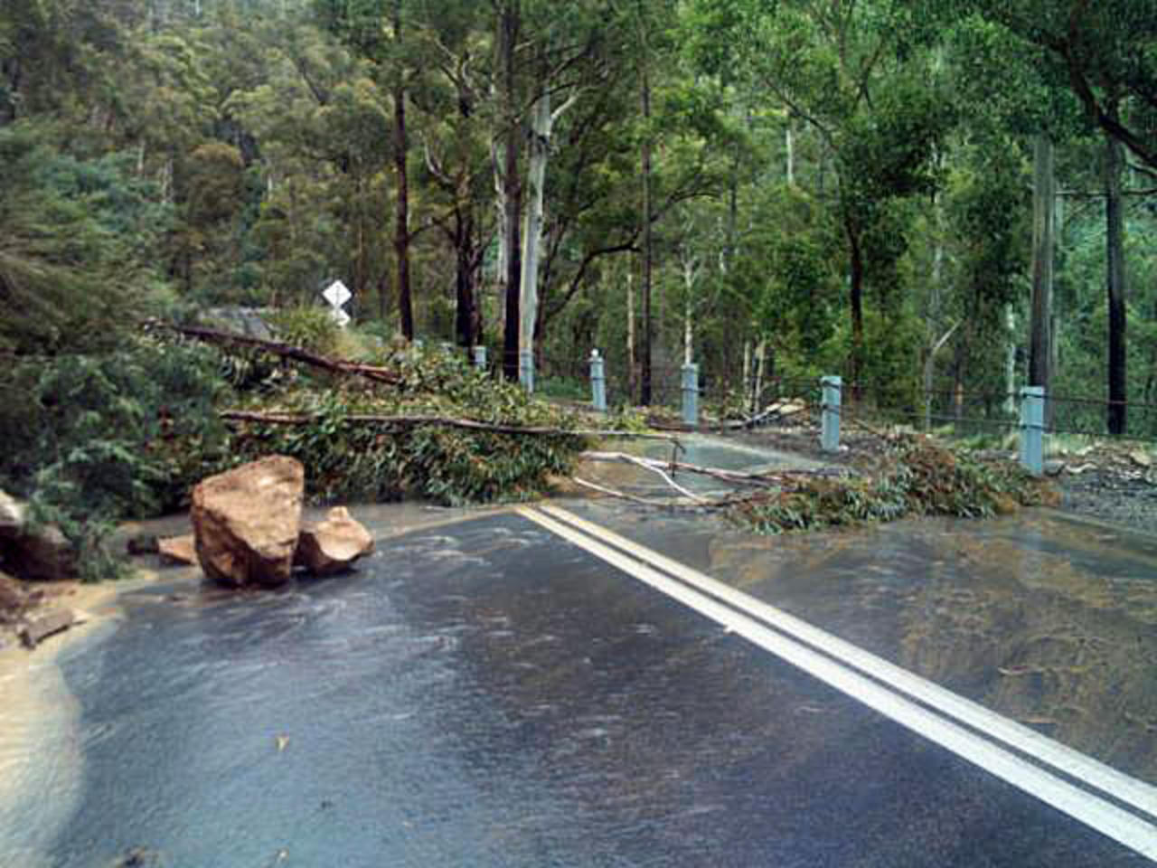 East coast road reopens - ABC News