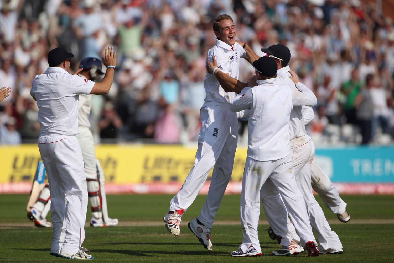 Broad hat-trick stuns India - ABC News