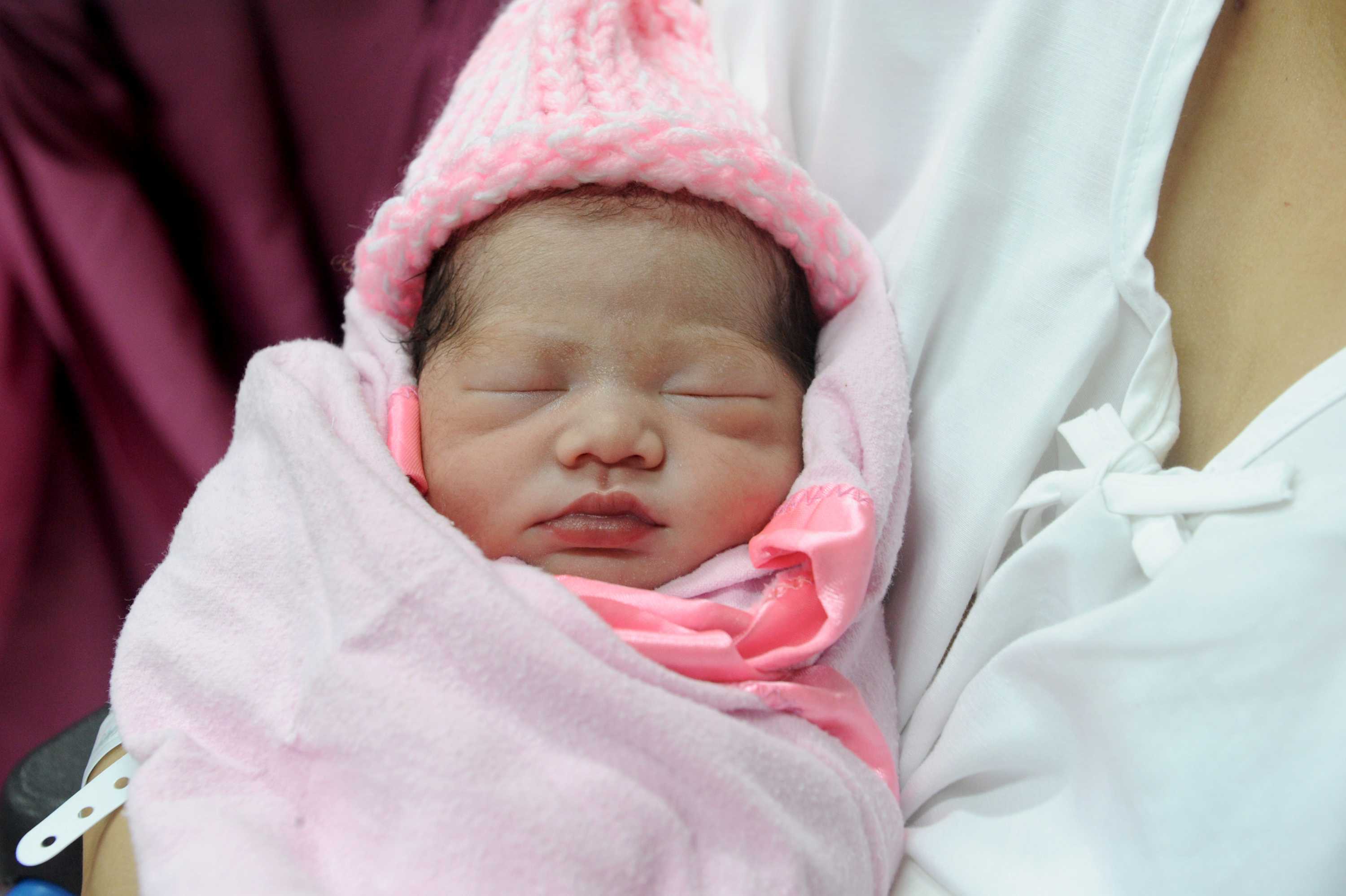 Philippines welcomes 100 millionth baby - ABC News