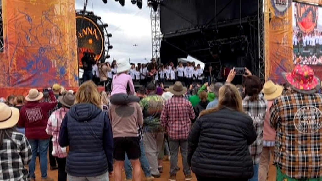 Shane Howard performing at last year's Mundi Mundi Bash - ABC News