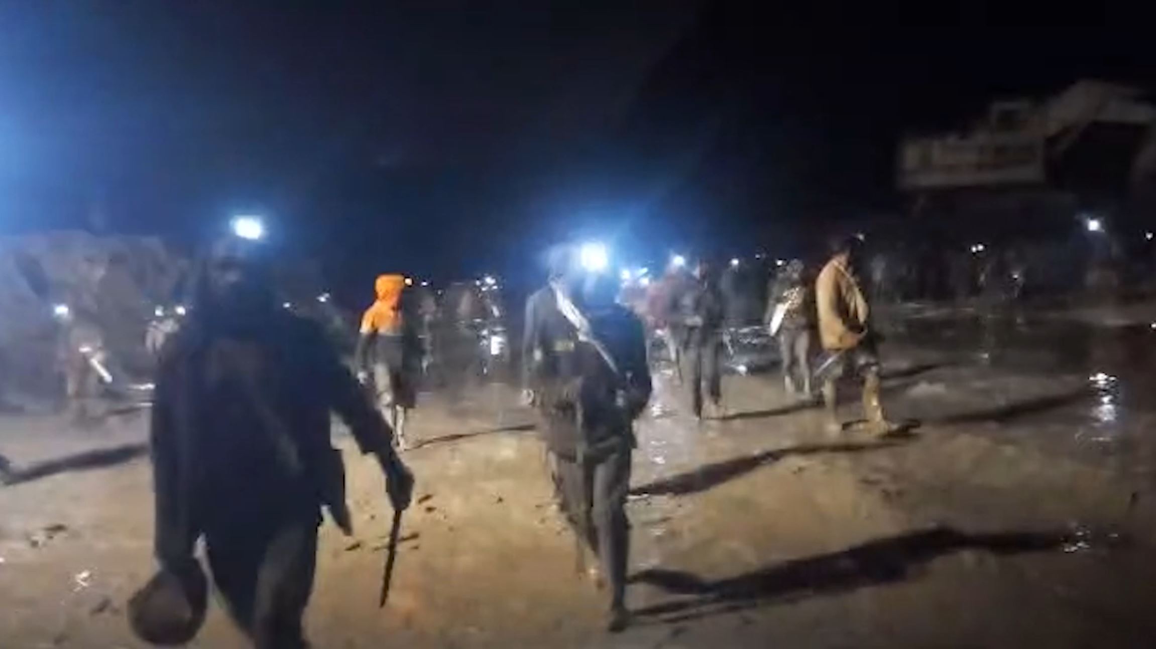 Porgera mine 'squatters' flee as loud bangs heard - ABC News