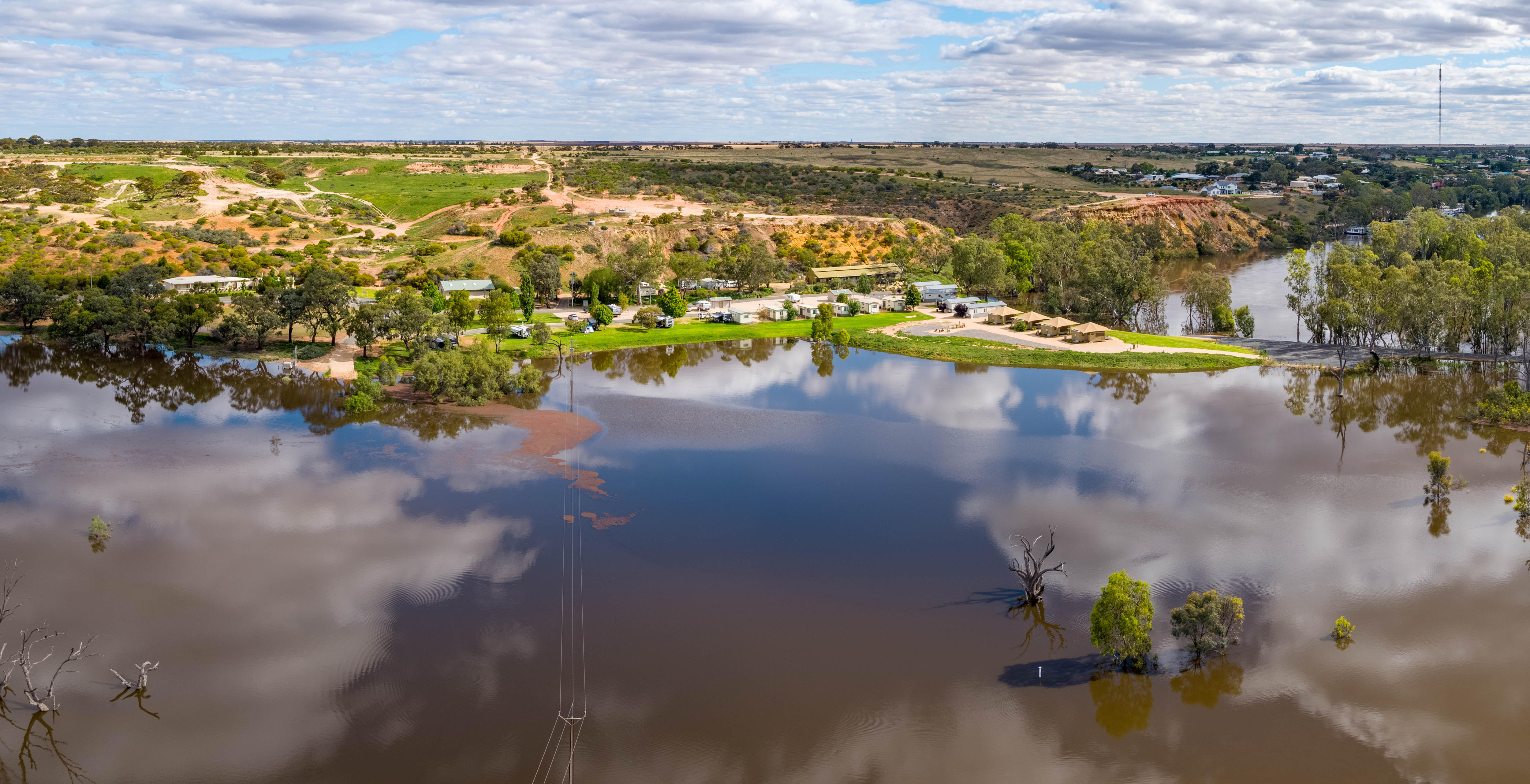 Murray River communities watch nervously as it rises again, but authorities say there's no need ...
