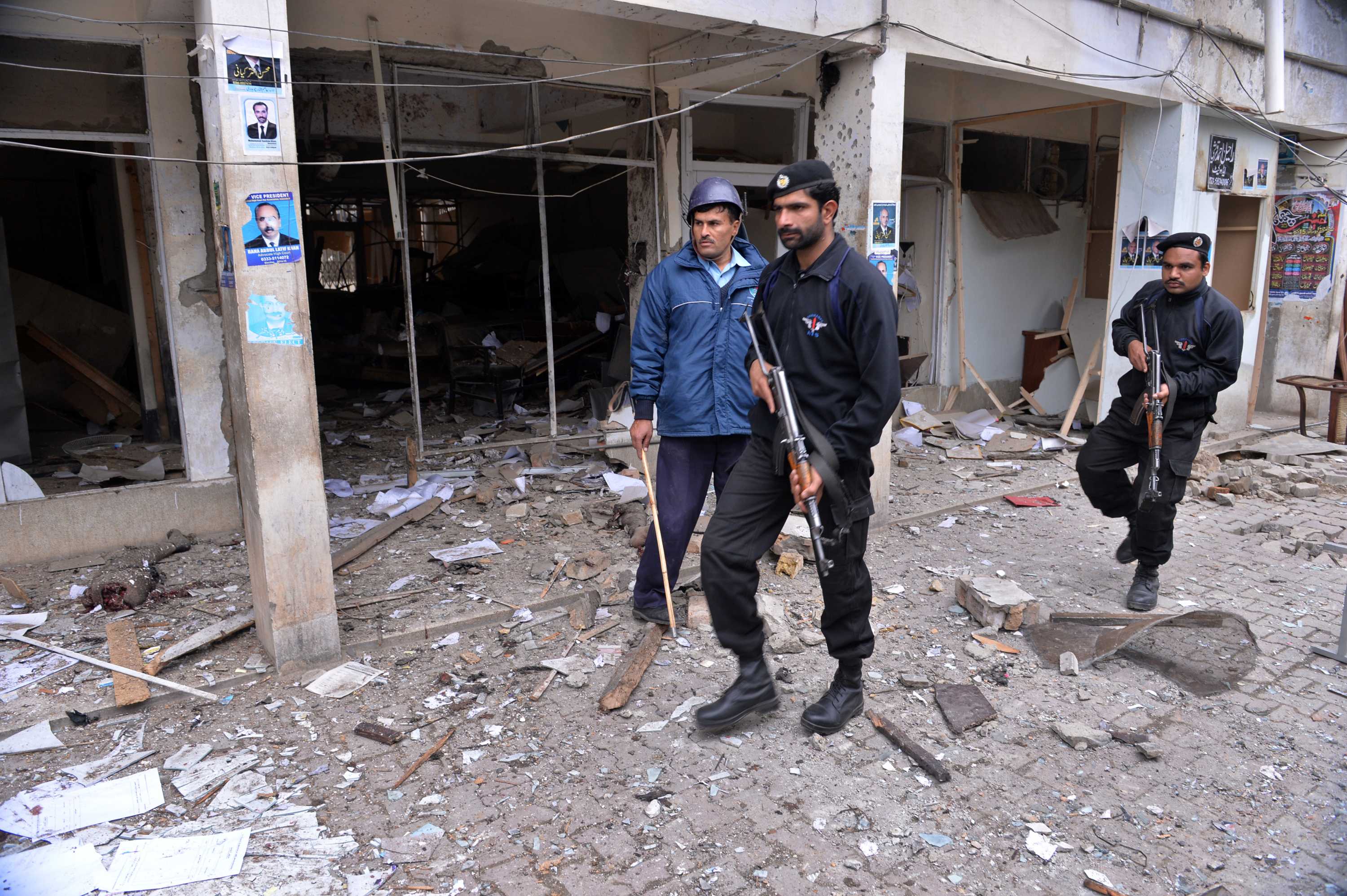 At least 11 killed in suicide attack on Pakistani court - ABC News