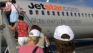 Jetstar promises Adelaide base for pilots and cabin crew - ABC News