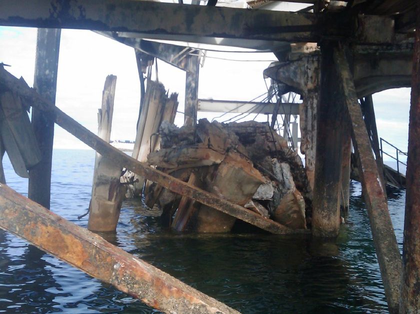 Ship crashes into SA wharf - ABC News