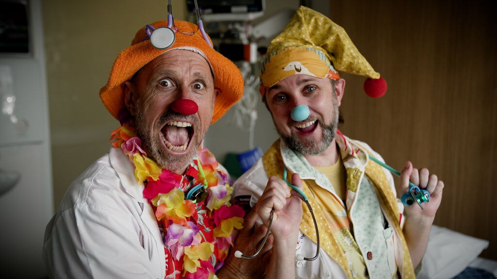 Clown doctors bring healing to hospital - ABC News