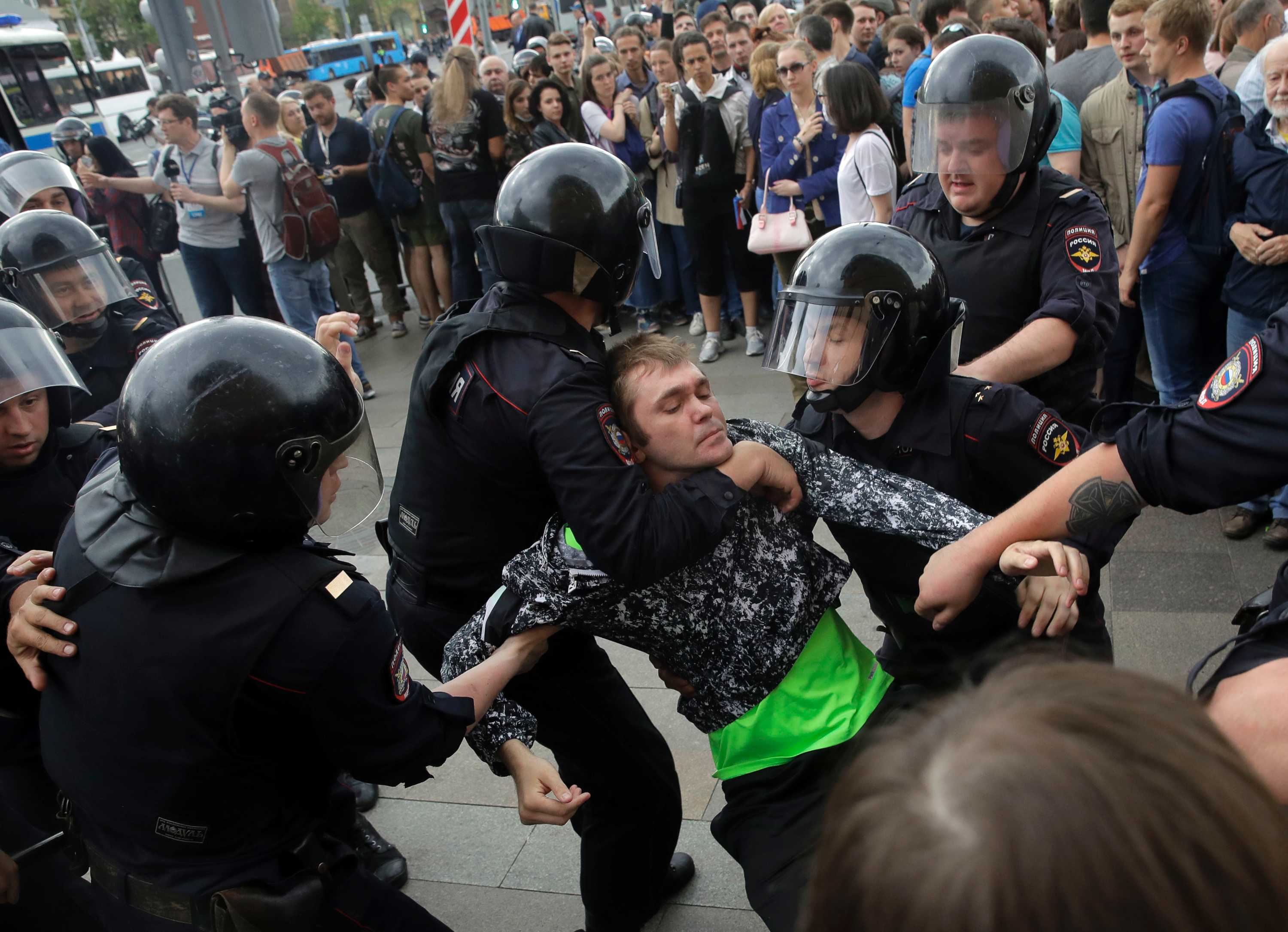 Russian protesters, Putin critic Alexei Navalny imprisoned amid anti ...