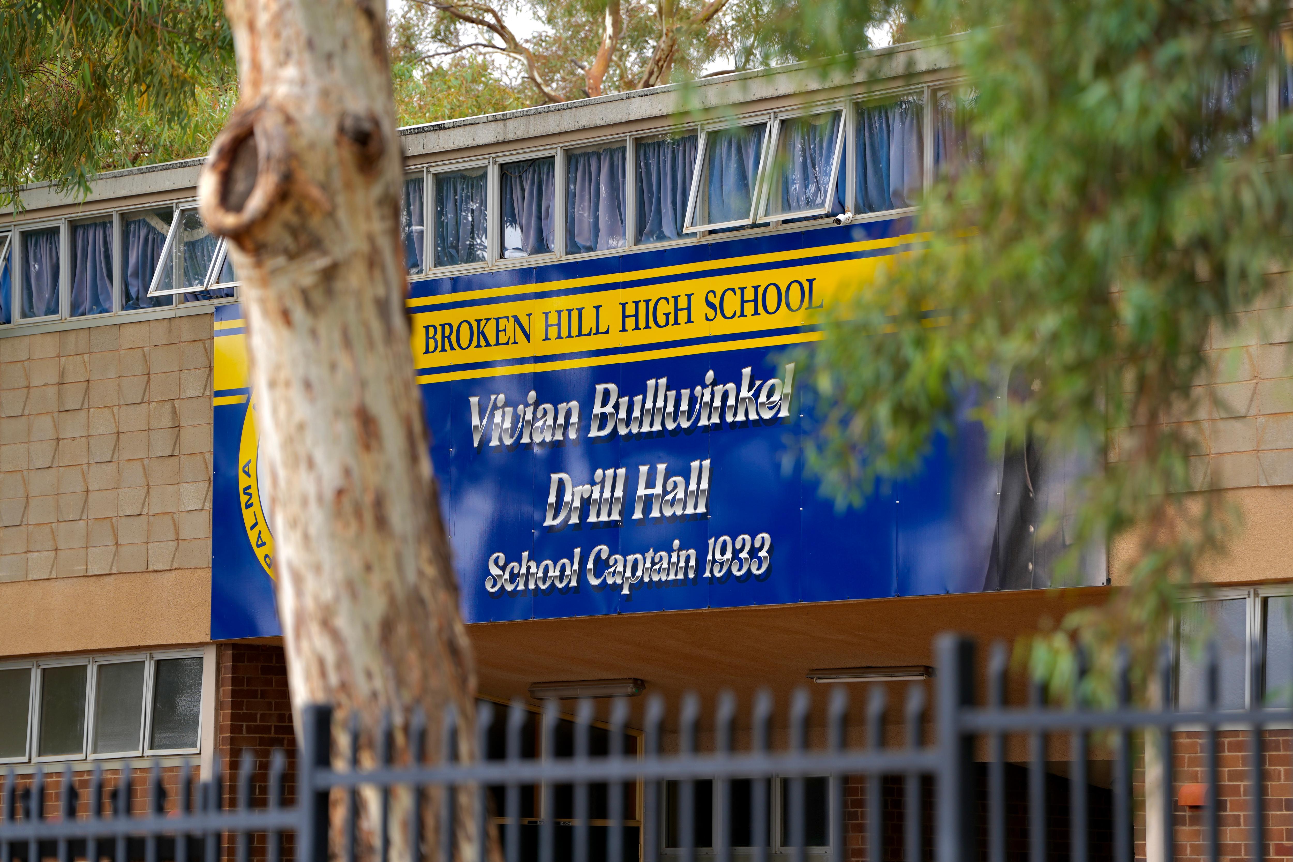 Broken Hill locals concerned children, staff exposed to toxic mould ...