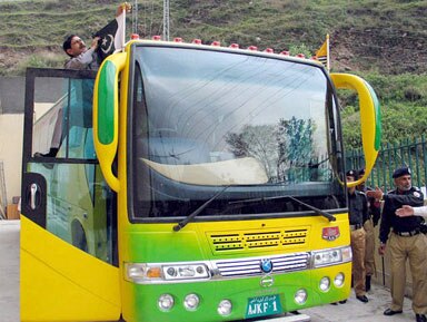 Landmark bus trip across Kashmir ends without incident - ABC News