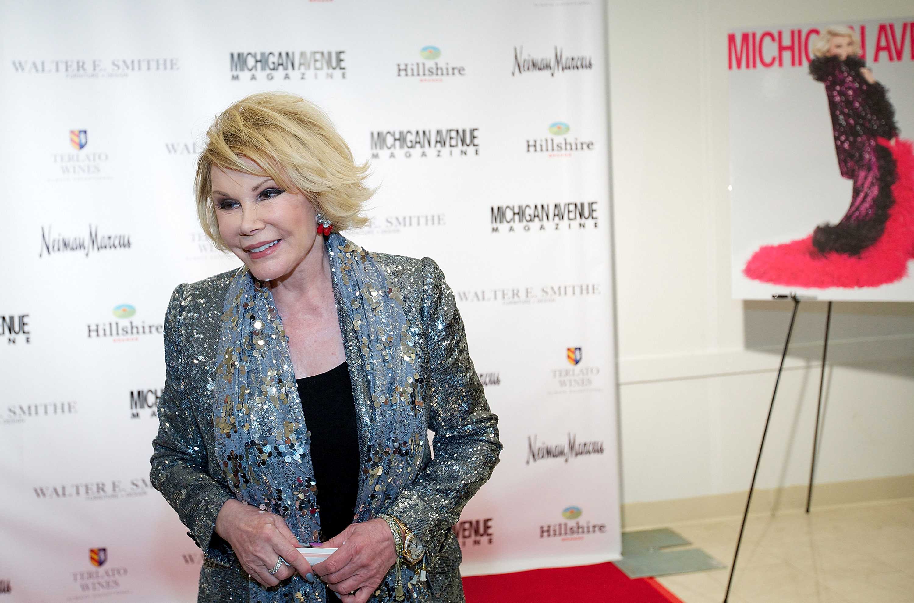 Joan Rivers remains on life support; family 'keeping fingers crossed ...