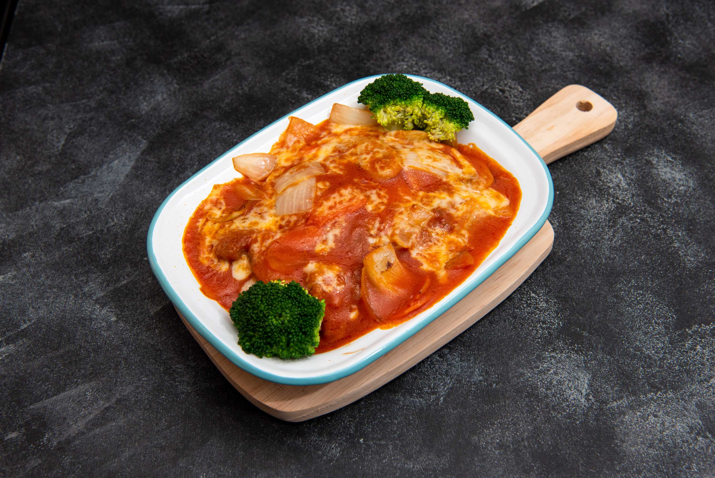 Pork chop with tomato sauce - ABC Everyday