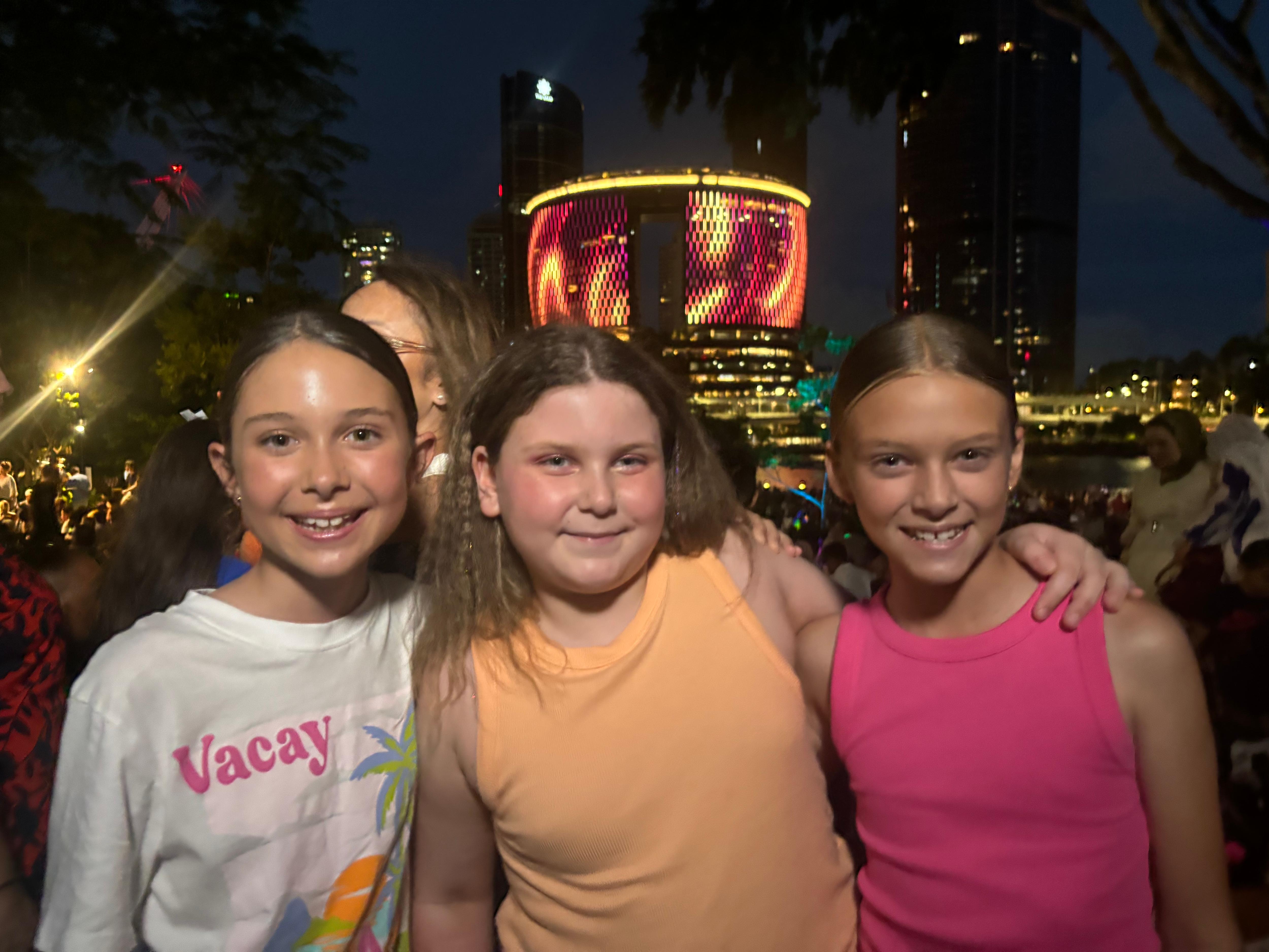 Australians ring in 2025 with fireworks, international guests and outback dance floors - ABC News