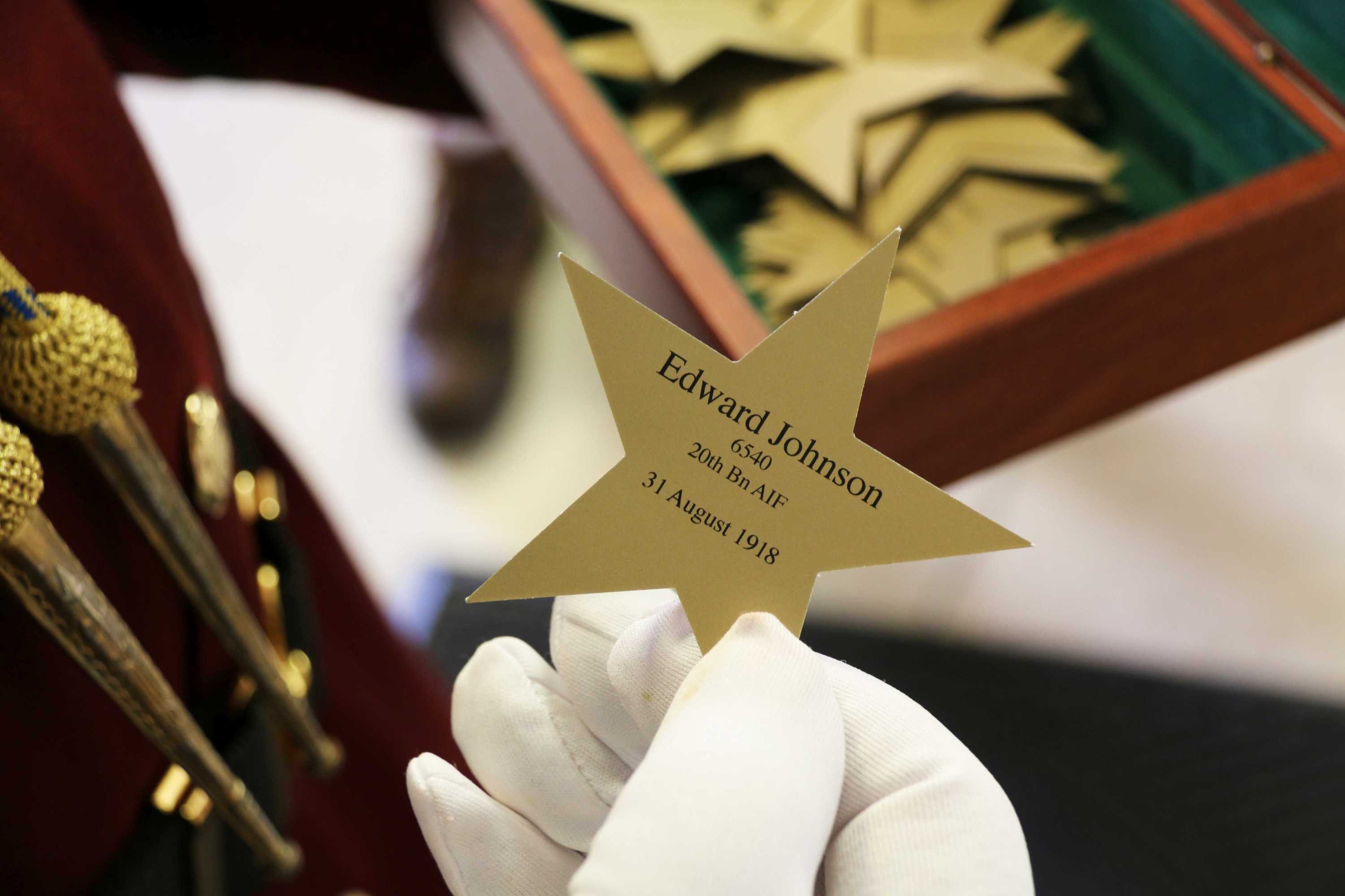 Sydney's Anzac memorial turns 80 under shower of golden stars - ABC News