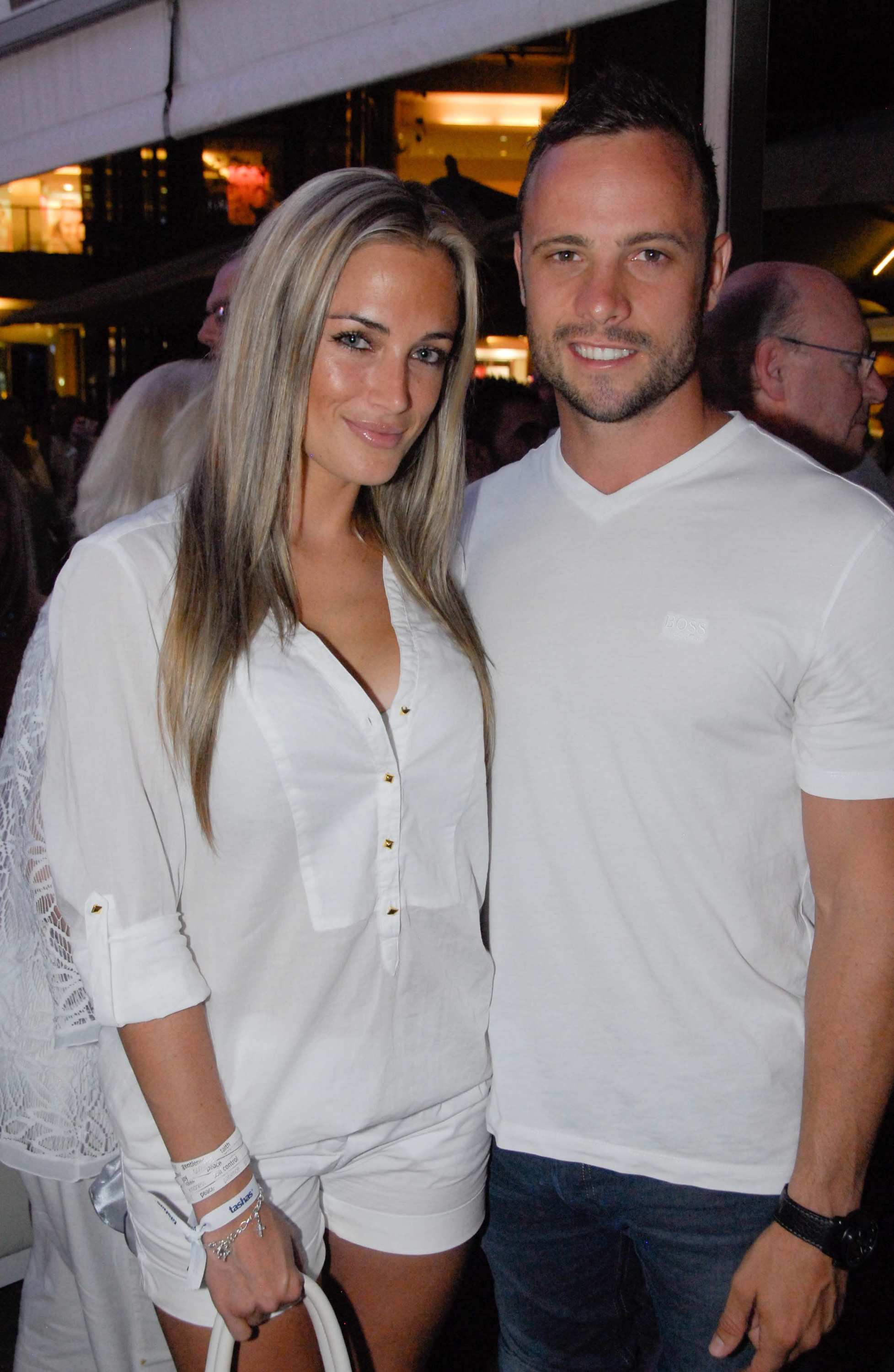 'Blade Runner' Pistorius charged with murdering girlfriend - ABC News