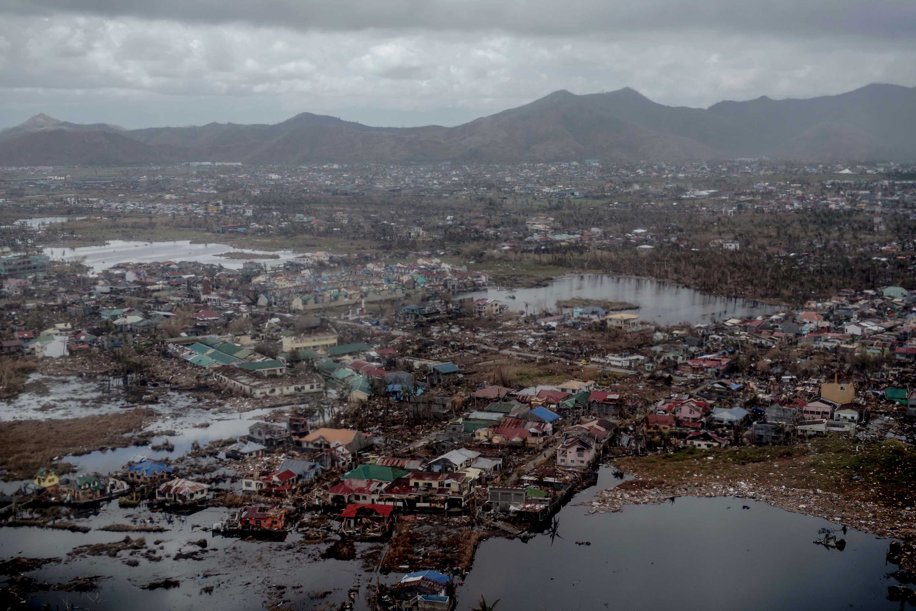 Typhoon Haiyan: Field hospital medics seeing 'horrific injuries' in ...