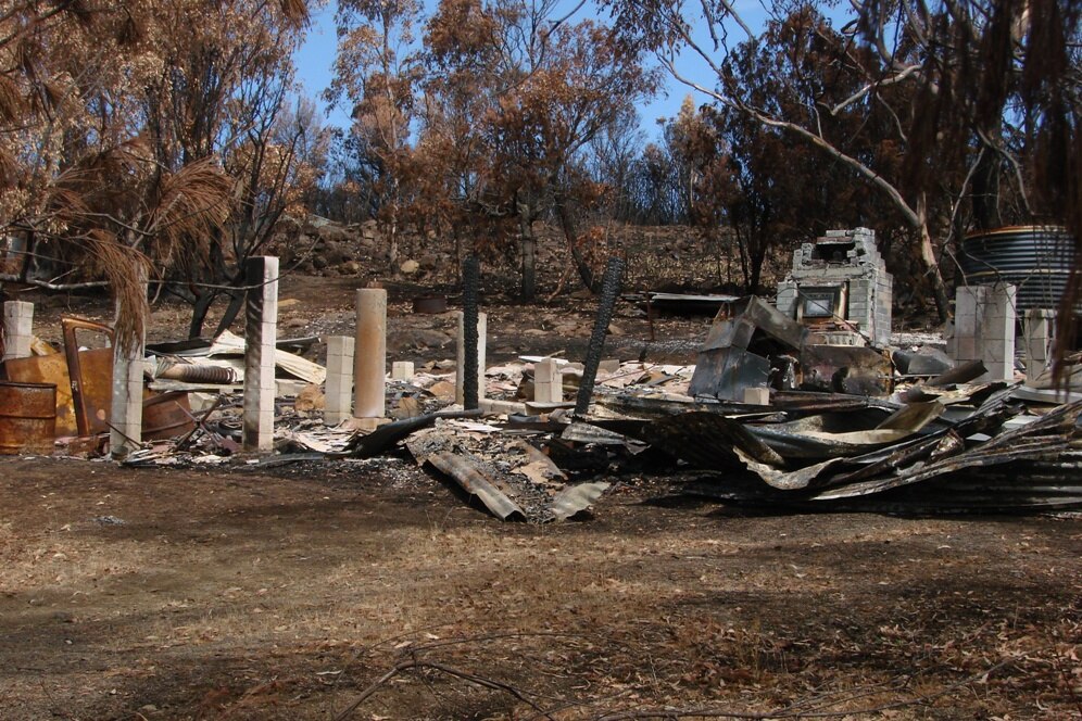 New fight against bushfires in Tasmania - ABC News
