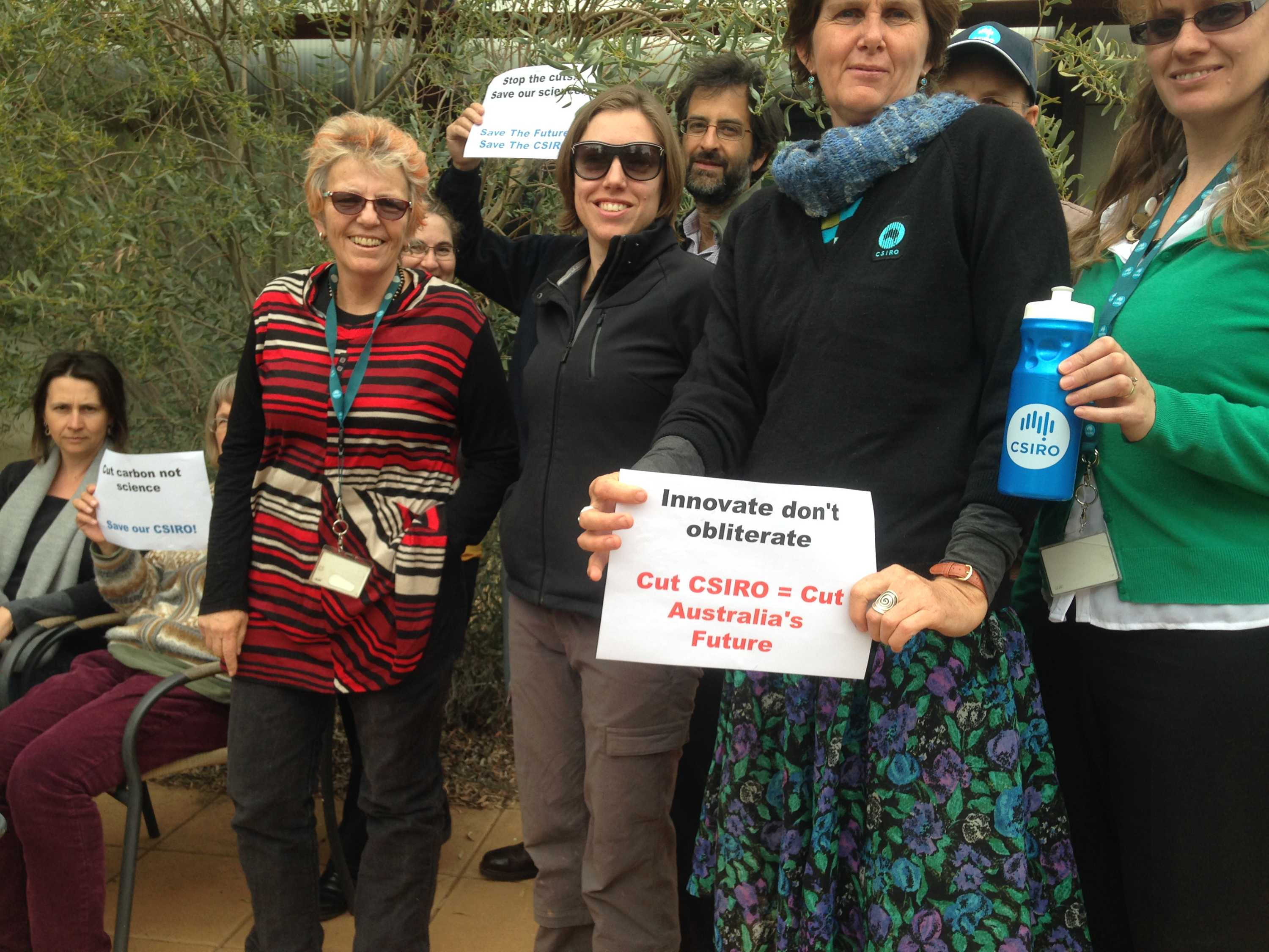 CSIRO staff protest against job cuts - ABC News