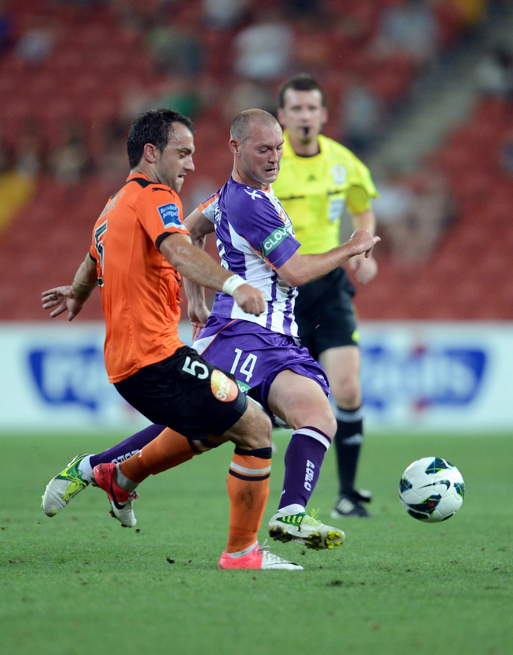 Glory take rare points from Brisbane - ABC News