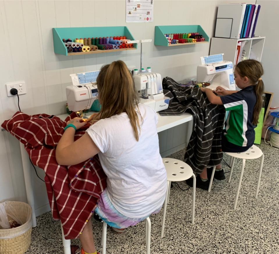 Primary school students try their hand at sewing class - ABC News